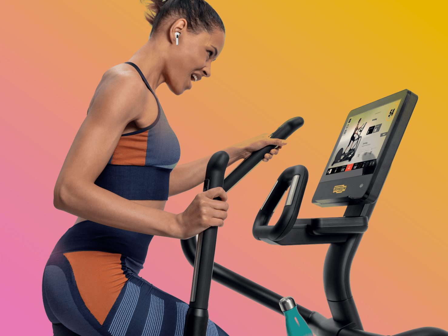 EXCITE LIVE - SYNCHRO 10" m. Justerbar hældning - TECHNOGYM
